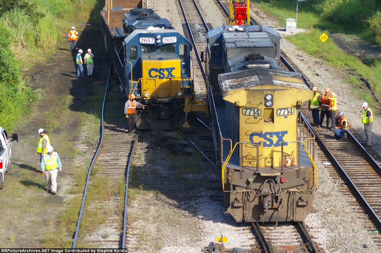 CSX 2657 CSX 7714 STILL ON THE CRANE LIFT